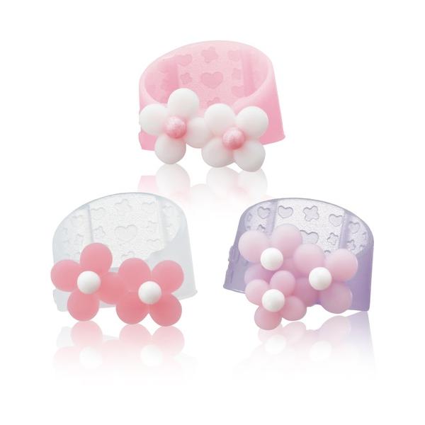 可愛いだけでなく、しっかりめくれるモチーフ付指サック。●色：ホワイト、ローズ、ピンク●寸法：長径14×短径11.5×長11.5mm●種別：フラワー2 M●材質：シリコーン●品質改良のため、予告なく仕様・パッケージなどの変更を行う場合がありま...