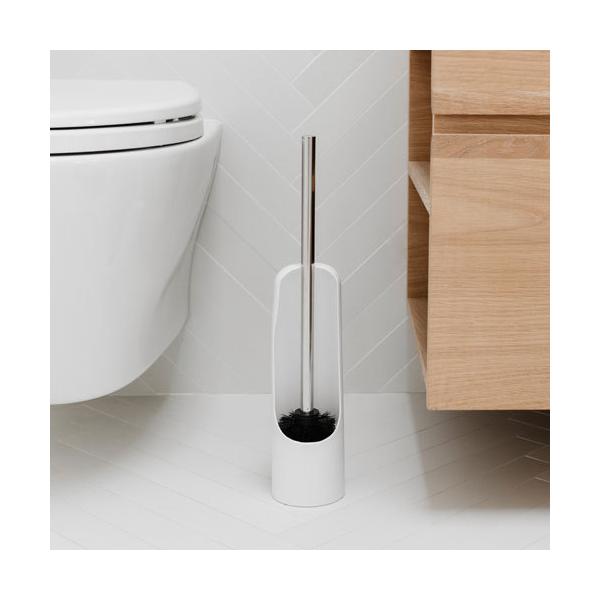 ■ モダンでスタイリッシュこのコンパクトでスタイリッシュでひかえめなトイレブラシホルダーは、トイレの横や保管場所にきちんと収まります。■ 滑らかなブラシホルダーの内側にセットできるように作られたクロームハンドルにブラシが付いています。■ ソ...