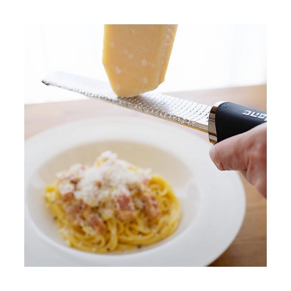 ※沖縄県への発送は別途送料が掛かります。※代引き支払いの場合は、別途代引き手数料が掛かります。マイクロプレイン プレミアムシリーズ・人間工学に基づきデザインされたソフトタッチハンドル採用。・日本人が良く使用する、にんにく、しょうがのおろしに...