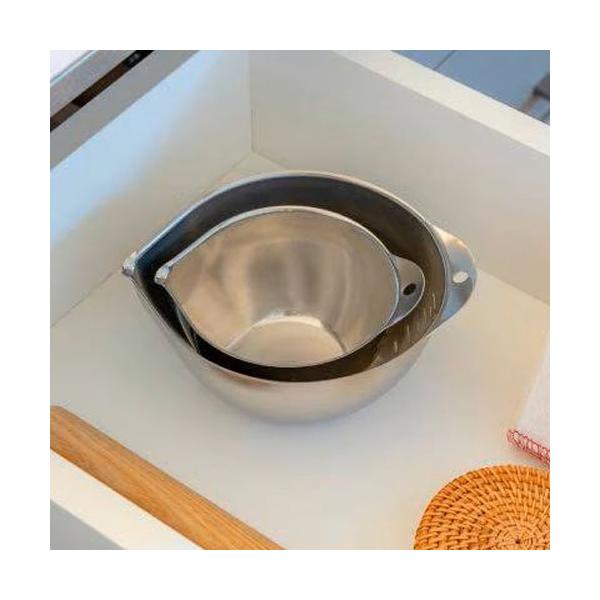 ※沖縄県への発送は別途送料が掛かります。※代引き支払いの場合は、別途代引き手数料が掛かります。液だれしない、注ぎやすいステンレス製ボウル。2段階に折り曲げた注ぎ口が、液体の流れをピタッと止めて、キレよく注げます。ボウルを置いた場所も汚れず、...