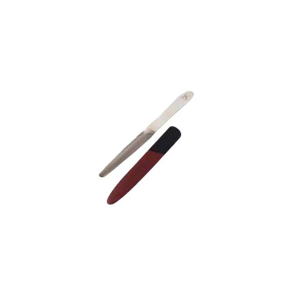 江戸時代中期、鋸の目を立てる道具として作られ始め「越後ヤスリ」と呼ばれるほど全国的に知られるようになりました。熟練職人の卓越した技、一本一本ヤスリの目を立てる地道な作業の賜物です。【カーブが決め手】爪の曲線に合わせて、ヤスリにカーブを付けま...