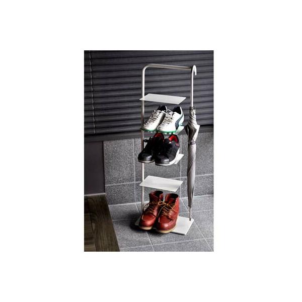 ◆特徴的でユニークなデザイン。かさばるブーツやスニーカー、ハイヒール等を省スペースかつ、魅せて収納。傘や靴べらも掛けられて機能的。サイズ：約幅31.5×奥行18×高さ96.5cm重量：約4.6kg材質：スチール（プライマー処理・メラミン焼付...