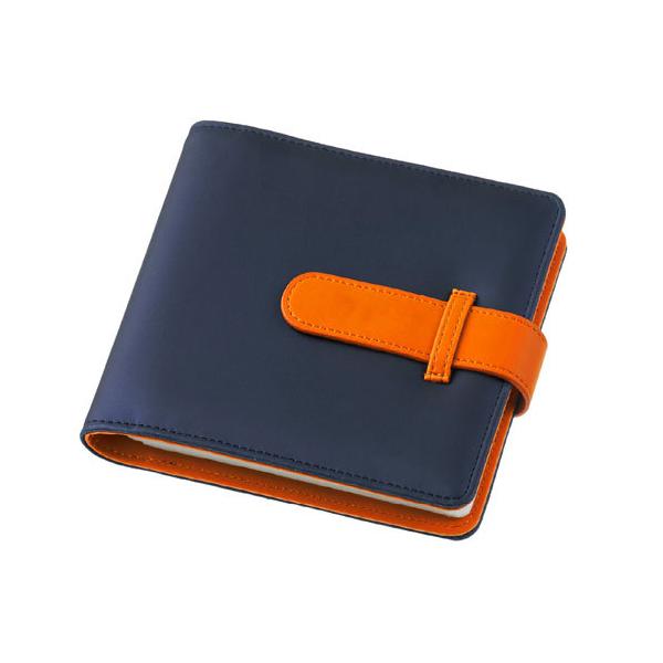 ■やわらかな手触りのBlu-ray対応ディスクケース。■ディスクをやさしく保護するBlu-ray/DVD/CD対応のディスクケース。■表紙カバーは柔らかな手触りのPUレザー製。■24枚収納タイプ。本体重量/寸法：約W160xD25xH140...