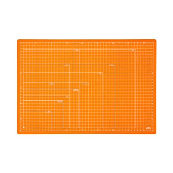 環境に配慮した「オレフィン系樹脂」を使用。持ち運びに便利でカラフルな折りたたみカッティングマット。●本体寸法（見開きサイズA3）：ヨコ450×タテ310×厚み2mm●本体寸法（二つ折りサイズA4）：ヨコ230×タテ310×厚み4mm●本体重...