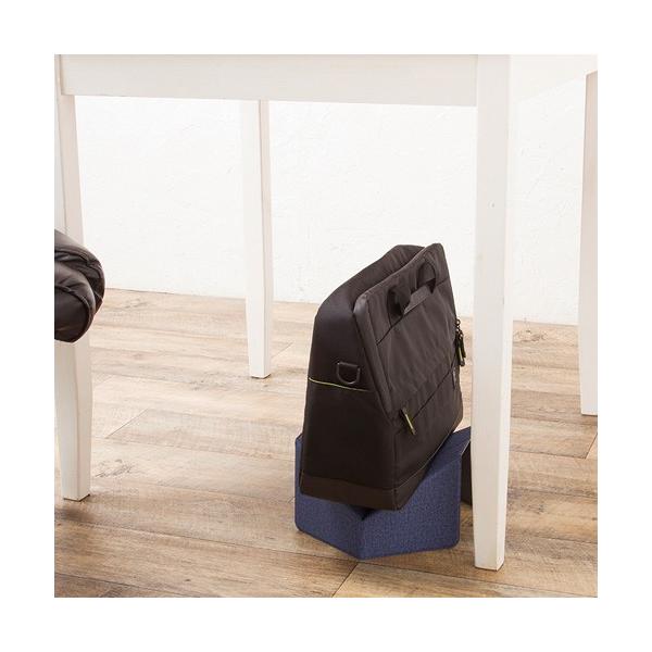 「オリパクト(ori-pact)」 バッグスタンド ネイビー NOP-B01-NV■ 折りたためるカバン置き。■ オフィスや外出先でのカバンの置き場所にお困りの方へ。…カバンはものを運ぶためだけの道具ではありません。足元にあれば大変便利な収...