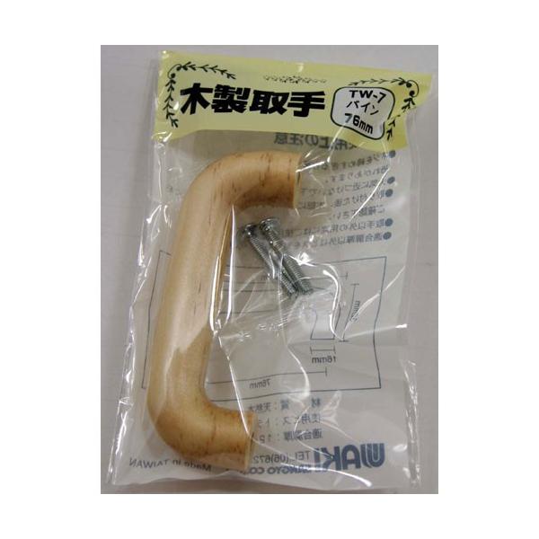 木製家具に多いパイン材を取っ手にしました。扉や引出しの取っ手の取替えや交換・追加に。裏面からのビス止めタイプ。サイズ：横幅（mm）最大92　　ビスピッチ：（mm）76　　　高さ：（mm）32１個入り材質：パイン（天然木）　　仕上：クリアラッ...