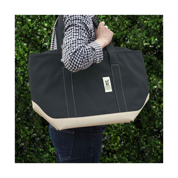 機能&amp;便利なアウトドアシリーズ普段使いにぴったりなトートタイプ底が広く、たっぷり入るからお買い物にも最適■ 商品サイズ(cm)幅52×奥行20×高さ32 (持ち手部分含まない)■ 重量(g)410■ 容量12L■ 材質表生地：ポリエ...