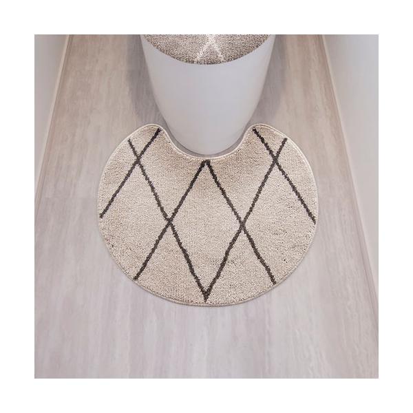 ●シンプルでナチュラルな雰囲気で木目調のインテリア・空間などと相性の良いデザインです。パイルはポリエステル製でお手入れがしやすいシリーズになっています。●ふわふわとした肌触りとしっかりしたボリュームのあるパイルが特長。●丸と四角、2種類から...