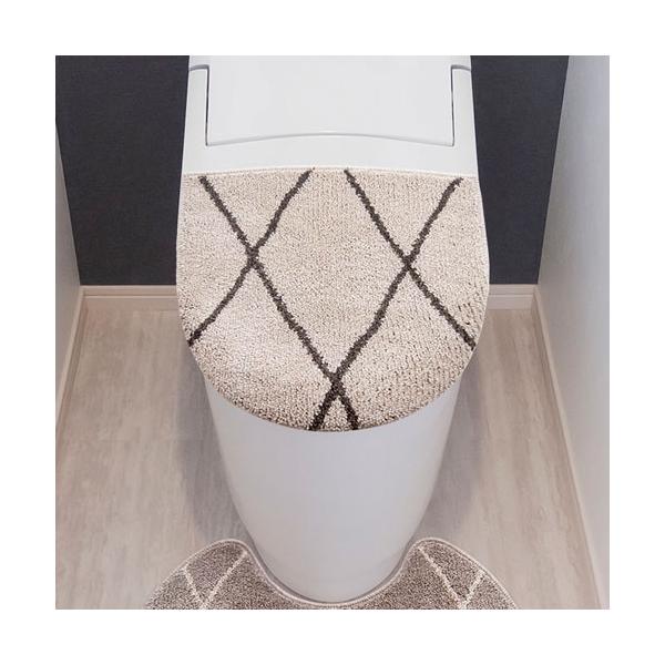 ●シンプルでナチュラルな雰囲気で木目調のインテリア・空間などと相性の良いデザインです。パイルはポリエステル製でお手入れがしやすいシリーズになっています。●ふわふわとした肌触りとしっかりしたボリュームのあるパイルが特長。●粘着シートでU・O型...