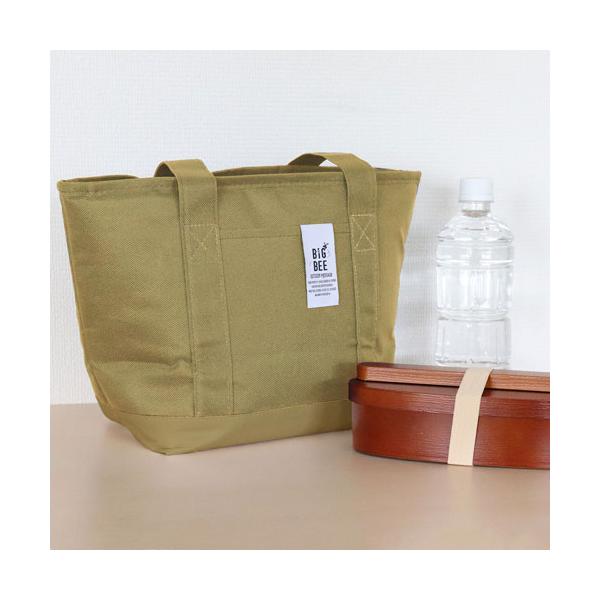 ■おしゃれに持ち歩ける保冷・保温機能が付いたバッグシリーズです。■機能&amp;便利なアウトドアシリーズ。■普段使いにぴったりなトートタイプ。■底が広く、たっぷり入るからお買い物にも最適。■お弁当の持ち運びやちょっとしたお買い物につかえるS...