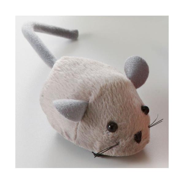 走るおもちゃに猫夢中！簡単リモコン操作！【分類】猫用玩具【サイズ】86×86×40【素材】ネズミ本体：生地/ポリエステル、プラ部分/ABS、タイヤ/PVCリモコン：ABS【原産国または製造地】中華人民共和国