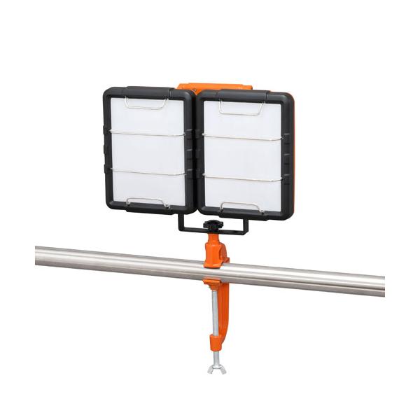 固定して空間全体を広く明るく照らすLEDクランプライトです。防塵・防水設計（IP65準拠）で、建築、工事現場などでも安心してお使いいただけます。2灯の向きを変えて照射範囲を調整することができます。拡散ワイドパネルで、眩しさを軽減します。背面...