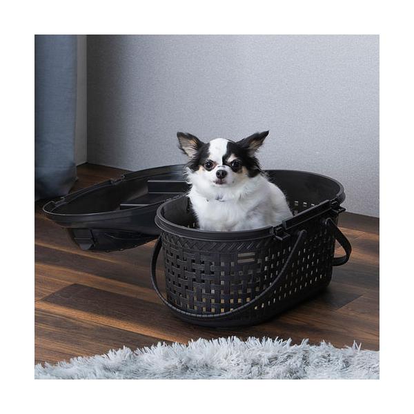 小型犬や猫と一緒にお出かけが便利なショルダーベルト付きで、通気性に優れたメッシュペットキャリーです。小窓付きで、ペットとの触れ合いやおやつをあげる際に便利です。さらに全面開きも出来て出入りも楽々です。上フタには収納スペースもあり、おやつやお...