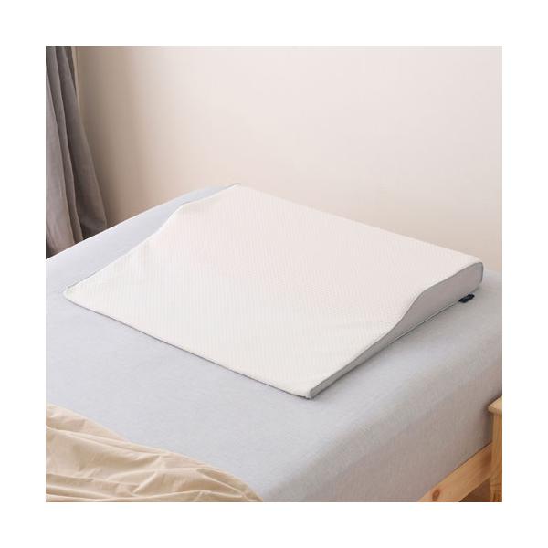 エアロキューブ（R）とウレタンフォーム（エアタッチ（R））の2層構造で、頭部から背中までしっかり支えるワイドタイプのピローです。国内工場で生産（充填・加工）しています。上層はエアタッチ（R）が頭の重さを分散します。下層は反発性に優れたエアロ...