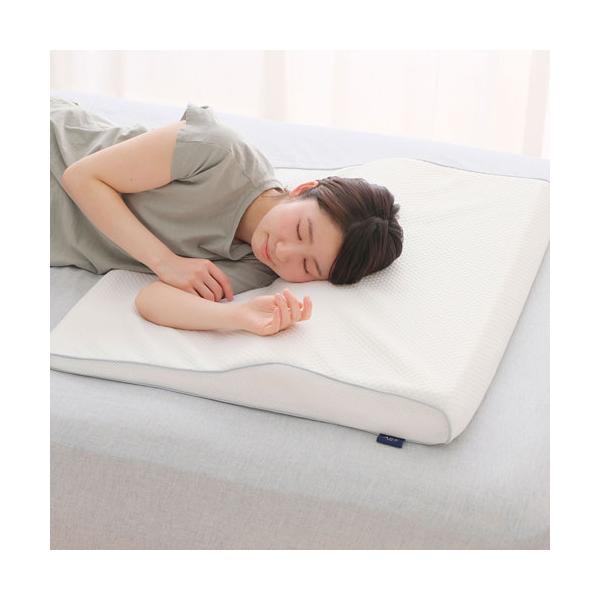 エアロキューブ（R）とウレタンフォーム（エアタッチ（R））の2層構造で、頭部から背中までしっかり支えるワイドタイプのピローです。国内工場で生産（充填・加工）しています。上層はエアタッチ（R）が頭の重さを分散します。下層は反発性に優れたエアロ...