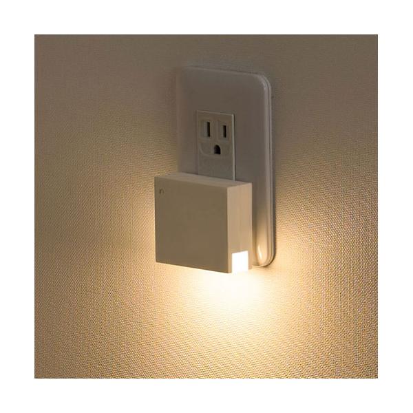 明暗センサーにより、一定の暗さになるとセンサーが感知し自動的に点灯するコンセント式LEDセンサーライトです。下方向を照らし間接光でやさしく照らすので、廊下・玄関などの明り取りに最適です。アイリスオーヤマ / あいりすおーやま / IRIS ...