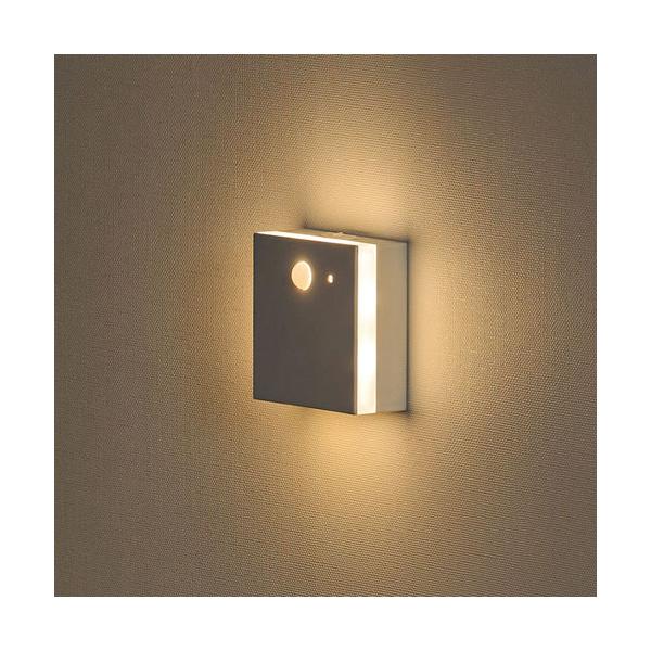 センサーが人の動きを感知して自動的に点灯する乾電池式LEDセンサーライトです。間接光でやさしく照らすので、廊下・階段・クローゼット・脱衣所などの明り取りに最適です。乾電池式で電源や配線が不要なので、いろいろな場所に簡単に設置できます。2段階...