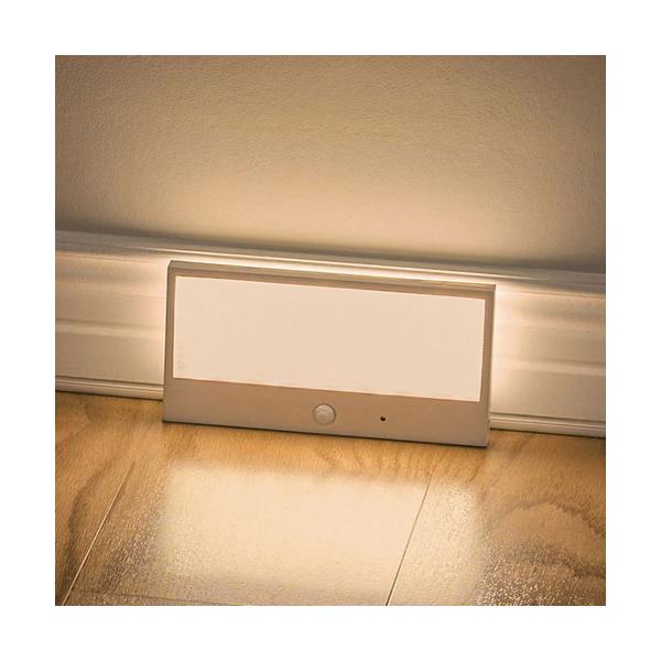 センサーが人の動きを感知して自動的に点灯する乾電池式LEDセンサーライトです。置き型タイプでまぶしさを感じにくいので、寝室・玄関・廊下・リビングなどの足元の明り取りに最適です。乾電池式で電源や配線が不要なので、いろいろな場所に簡単に設置でき...