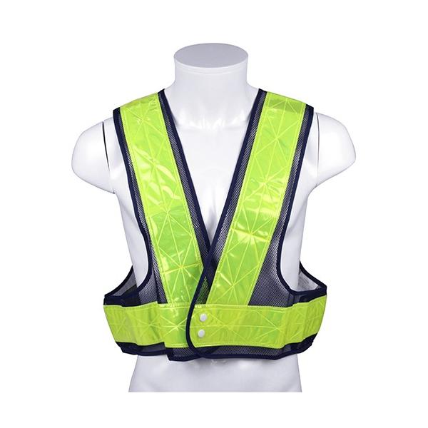 遠くからでもはっきり見え、夜間作業に必需品の丈が短い反射ベストです。【用途】工事現場、建築現場、交通警備等での視認性向上。【機能】高輝度反射テープ採用で視認性が高いです。ショート丈で安全帯や工具袋の邪魔になりません。背の低い方や女性にもオス...