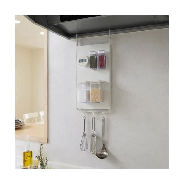 ◆すき間がいきるキッチンラック あとちょっと収納があれば。 よく使うものだけ手の届く場所へ。 キッチンのすき間が、すっきり整う収納に。   ●よく使うものだけを手の届く場所へ、マグネットが使えるスチールパネル マグネットが付いた小物などを、...