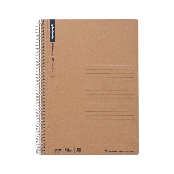 実用性、デザイン性に優れた表紙。■ 中紙枚数：80枚■ 罫種類：6.5mm罫×26行■ 外寸：縦211×横159mm■ 材質：表紙＝クラフトボール，中紙＝筆記用紙■ ミシン目入maruman / まるまん文房具 / 新学期 / 新生活
