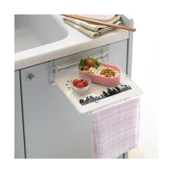 普段はタオルハンガー、作業スペースが欲しいときにサッと引き出すだけで補助テーブルに早変わり！作業スペースが必要な時だけ引き出して普段はスッキリ。本体サイズ(mm)：長さ 250×幅 300×高さ 106本体重量(g)：455材質：本体：スチ...