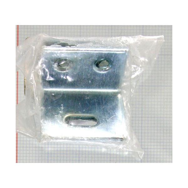 Ｌ字型の天板接合用金具です。4枚入片方が横の長穴なので微調整できます（3.5ｘ10mm）縦横：20　厚み：1.5　幅：25mm　Φ4（皿加工Φ6）材質：鉄　仕上げ：ユニクロメッキ