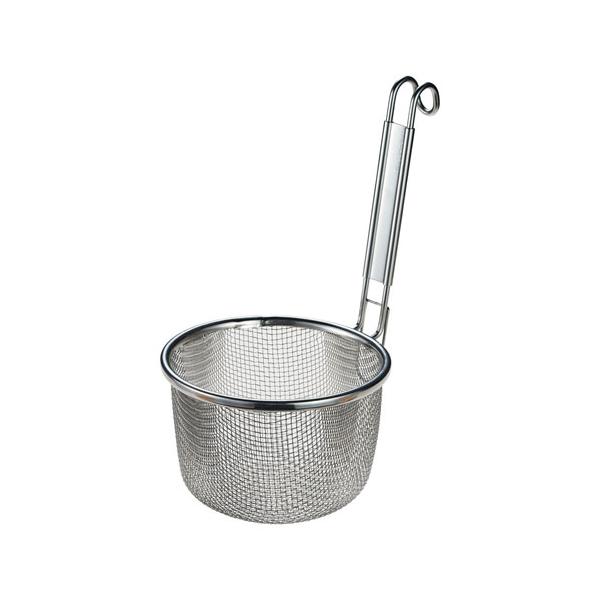 ●おうちでラーメンを楽しみたい方向けの「家庭用ラーメン振りザル(てぼ)」●ザル部分を浅型(90mm)にしたことでご家庭でよく使われる鍋の深さに対応しやすくしました。●ラーメン以外にもうどん、枝豆、野菜などを茹でるザルとしても活躍すること間違...