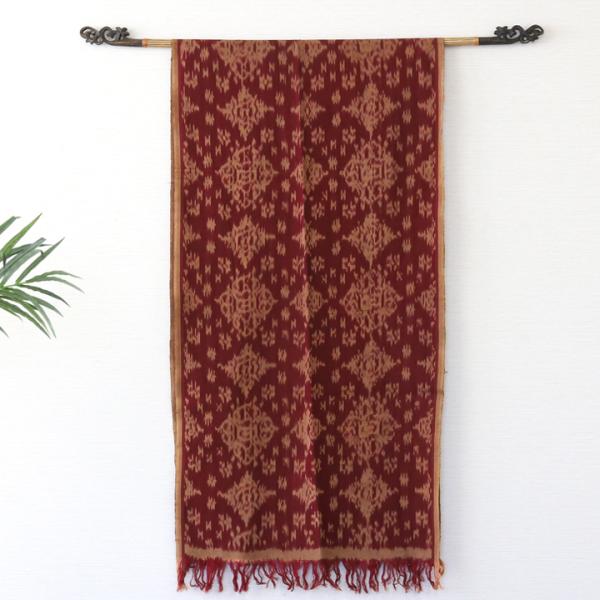 ■商品説明イカットはバリ島周辺の島々で織られてるインドネシアの伝統的な織物。括って(くくって)染めるという工程を何度も繰り返すため、一枚を仕上げるために大変な日数がかかります。バリ島のホテルやレストランでイカットを見かけると「あぁ、バリに来...