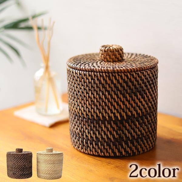 ■商品説明蓋付きのかわいらしいロールティッシュボックス(トイレットペーパー ケース)です。 自然素材のラタン(籐)を、バリ島の熟練の職人がひとつひとつ編みあげて作られています。 細かくて美しい編み目は見るものを魅了します。カラーは、ブラウン...