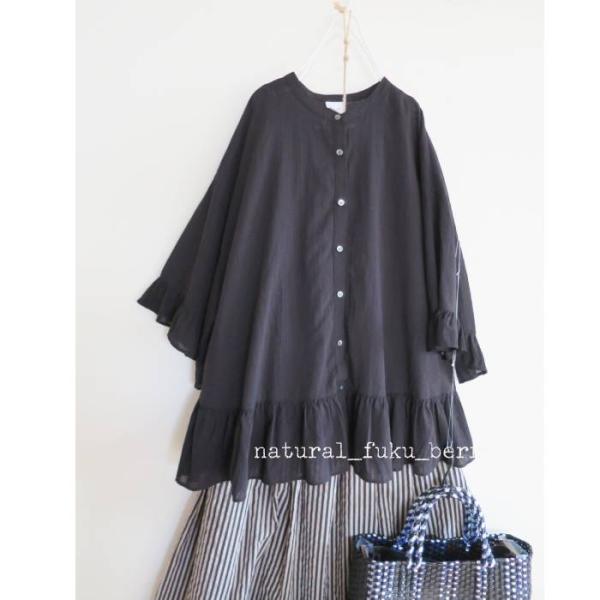 ■商品詳細■  ista-ire　コットンガーゼフリルブラウスです。  シャリ感のある軽くてさらっとしたシングルガーゼ生地を使用しています。裾、袖のフリルと後身頃のギャザーがポイント。ヒップが隠れる丈感で袖は肘が隠れる7分丈。ふわりと広がり...