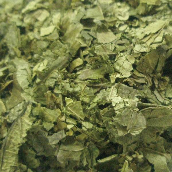 ドライハーブの特徴杜仲の樹皮や枝を折ったり葉をちぎると、白色乳液が出てきます。この乳液は、グッタペルカと呼ばれ、天然ゴムとして利用されます。杜仲は寒冷地でも育つ天然ゴムの産出木として知られています。内容量20gおいしい飲み方ティースプーン1...