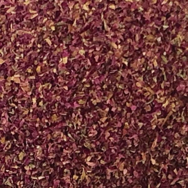 原産国：インド英名：Rose Red Petal, T/B Cut学名：Rosa species科目：バラ科部位：花 ローズレッドの花びらを細かくティーバッグカットしたものです。ハーブティーの他、化粧品材料などにも利用されています。
