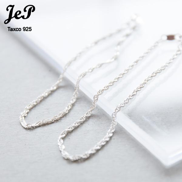 ●華奢チェーンが魅力。ハンドメイドのメキシコ製ブレスレット。白い街並みが美しいメキシコ山間部の観光地であり、銀鉱山で栄えた「銀の街」として名高いタスコで製作されたハンドメイドのシルバーアクセサリー。こちらは、重厚な雰囲気の伝統的なメキシカン...