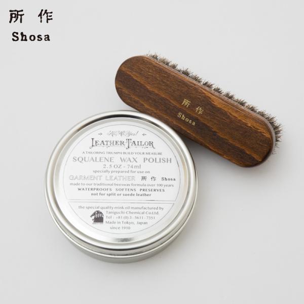 『所作のためのレザー用ケアセット』毎日使う所作のケアに最適な、オフィシャルのレザーケアオイルとブラシがセットになりました。長くご愛用いただくため、持ち物と向き合う時間に。SQUALENE WAX POLISHスクワラン ワックス ポリッシュ...