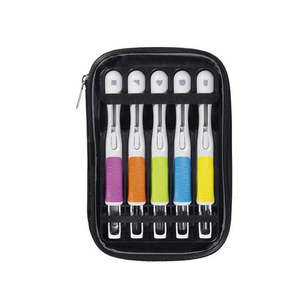 【商品説明】刃に触れずに出し入れできるスライド式安全カバーが付いているので安全に使えます。刃は特殊加工ステンレス製刃なのでサビにくく、しかもすばらしい切れ味が持続します。刃先のマークと色で、刃の種類がわかります。持ちやすいフォルムにすべりに...