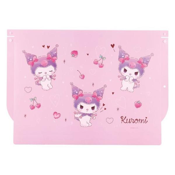 【商品説明】教科書やノートを広げても十分な大きなサイズ！引っかけて収納できる引っ掛け穴付き。　テーブルのキズや鉛筆の汚れも防ぎます。　工作や絵を描くときなどにもおすすめです。　※本商品に物を乗せたまま持ち運びはしないでください。　※カッター...