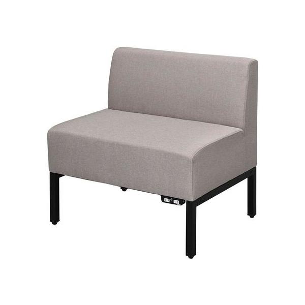 【商品説明】スマホやＰＣの充電に便利なコンセント付き。ソファは固めのクッションで背座共に沈み込みが少なく立ち上がりやすい仕様。幅720mmのゆったり設計でリラックスして座れます。清掃も手軽な脚付きデザインの1人用ソファ。【仕様】●カラー：ベ...