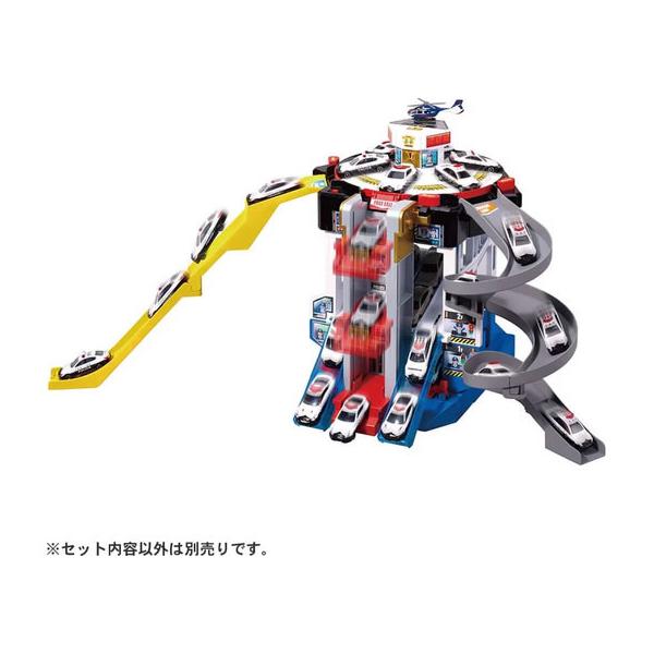 【商品説明】電動回転駐車場！楽しい３つの出動遊び！サウンド満載！　ポイント１：パトカー大量駐車＆発車が楽しめるカッコいい警察署！　ポイント２：電動回転駐車場＆楽しい３つの出動遊び「ジャンプスライダー」「トルネードループ」極めつけの必殺ギミッ...