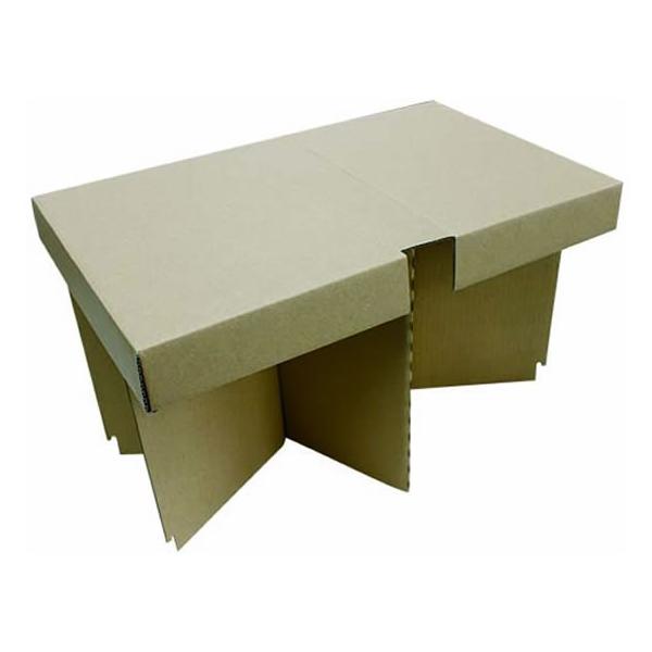 【仕様】お花見やピクニックに最適な、使い捨てのダンボール製簡易テーブル。工具不要、軽くて折りたためるから持ち運びに便利。　●サイズ：（収納時）約２９．５×２１×５．５ｃｍ／（組立時）約２９．７×４８．５×高さ２６．５ｃｍ●原材料：パルプ（ダ...