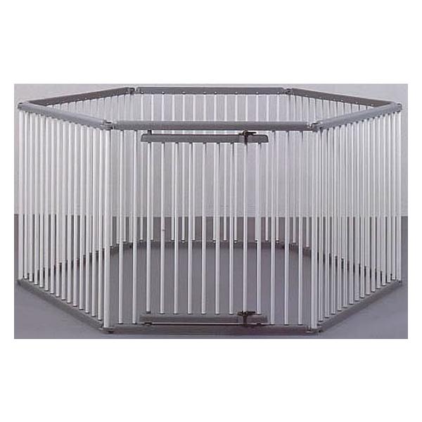 【商品説明】プラスチック製の上下２枚のフレームに塩化ビニル被覆鋼管パイプを縦につないだパネルを連結して使用する、丈夫な屋外用パイプ製ペットサークルです。高さ１．２ｍのドア付パネル１枚とドア無パネル５枚がセットになっています。【仕様】●色：フ...