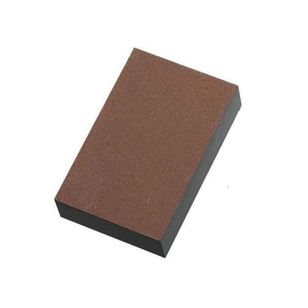 【商品説明】サッと使える！鉄板のコゲ落しがラクラク！包丁研ぎにも使えます！！こびりついた頑固な汚れ、コゲつきを素早く落します。みがき・仕上げ、用途に応じ両面使い分けできます。●表面：荒目＃６０裏面：細目＃１８０【仕様】●サイズ：縦６８×横１...