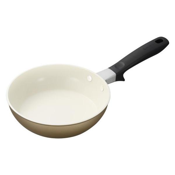 【商品説明】●京セラのセラミック加工には、ＰＦＡＳや鉛、カドミウムなど、環境や人体に影響を及ぼす可能性のある物質を使っていないため、安心して使えるフライパンです。●今回、内面塗料のリニューアルを行い、より長く焦げ付きにくさが続く塗料にアップ...