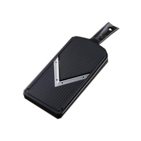 【商品説明】●プレートが刃に対して平行に稼動することで従来より均一な厚み調節を実現しました。●ハイカーボン材採用で切れ味長持ち、指ガード付です。【仕様】●サイズ：本体　２９．５×１０×３　ｃｍ／ガード　８×９．３×３　ｃｍ●材質：本体・可変...