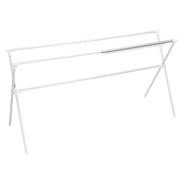 【商品説明】マルチハンガー付きの多機能タイプ、ピンチハンガーが掛けられます。シンプルに使えるＸ型ふとん干しです。本体は伸縮式、伸ばせばふとん４枚が干せます。リビングでの部屋干しにも違和感のないホワイトカラー。折りたたんでコンパクトに収納でき...