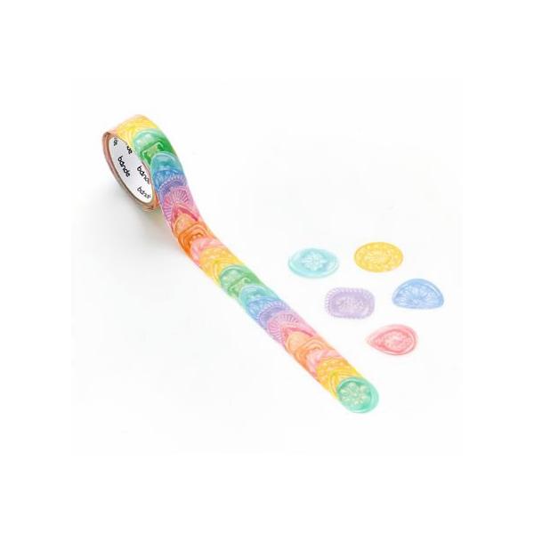 【商品説明】めくるたびに現れるいろんな絵柄が楽しい、１枚ずつめくれるマスキングテープです。手帳、ノート、メッセージカードなどのデコレーションが楽しめます。【仕様】●包装サイズ：高さ１２５×幅６８×奥行４８ｍｍ●１枚あたりのサイズ：約高さ１５...