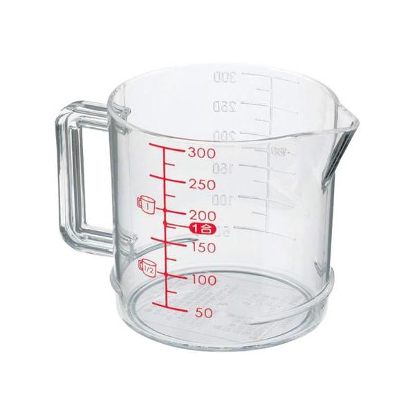 【商品説明】●３００ｍＬ（ｃｃ）まで量れる、計量カップです。　●前後２カ所に目盛りが付いています。　●透明な容器で中身が見やすいです。　●持ち手と注ぎ口付きで便利です。【仕様】●商品サイズ：幅１１６×奥行８０×高さ７８ｍｍ　●内容量：１個　...