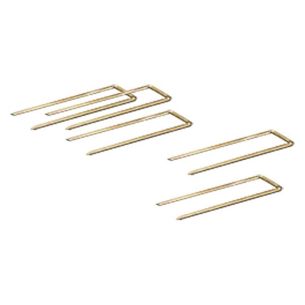 【商品説明】グランドのラインテープを固定するＵ字型の杭。【仕様】●素材・材質：スチール（クロメートメッキ仕上）　●仕様：ラインテープ３０〜５０ｍｍ用Ｕ字固定杭　●サイズ：幅５３ｍｍ（内々）×１２０ｍｍ　●商品重量：３．５ｋｇ／組　●原産国：日本