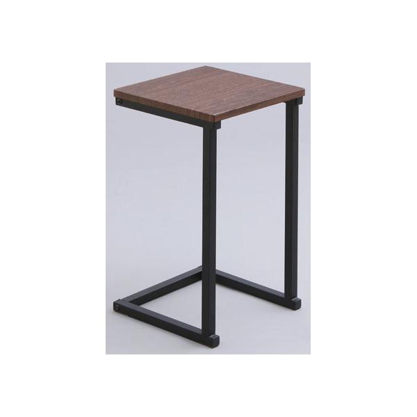 【商品説明】シンプルなデザインのサイドテーブルです。ソファやベッド、デスクなどの傍らでお使いいただけます。小物やよく使用するものを手の届くところへ置くことができます。脚がコの字デザインで、ソファ下の隙間などに差し込めるのでぴったりフィットし...