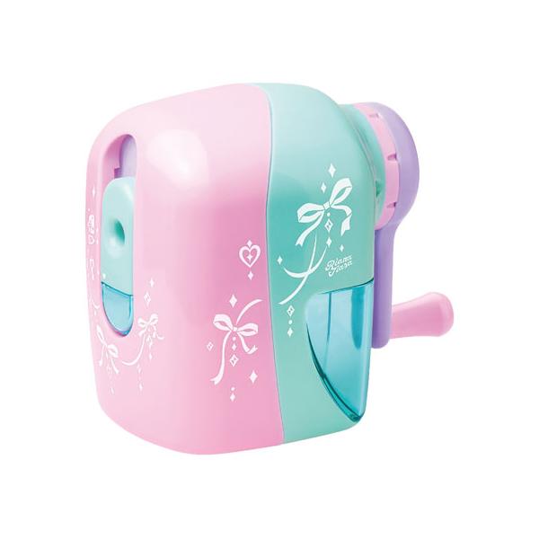 【商品説明】第２６回日本文具大賞を受賞削り上がると鉛筆が排出される「リターン式ムダ削り防止」で、従来品より飛躍的にムダ削りを防止！操作は今までよりも簡単！鉛筆を挿して、ハンドルを回すだけ！ダストケース安心ロック機構で、倒れても削りかすがこぼ...